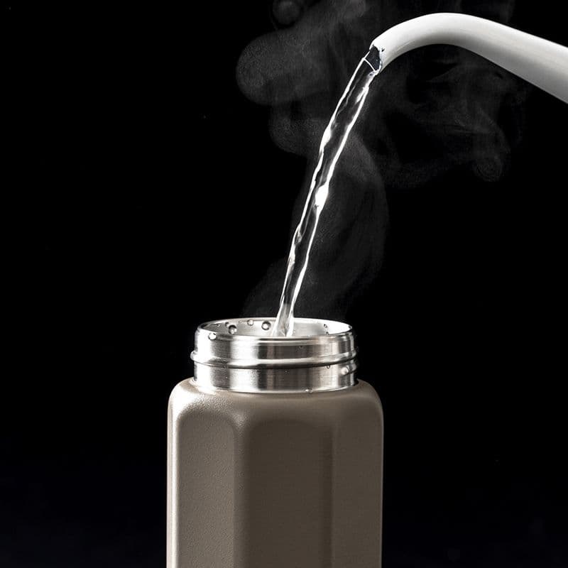 【CB JAPAN】日本 HOLMS質感 工業風 八角型 彈蓋式保溫瓶 460ml (2色可選) 附提帶隨身保溫瓶 - 鮮拾