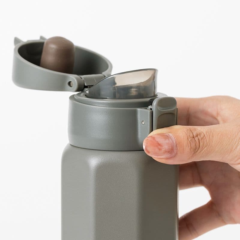 【CB JAPAN】日本 HOLMS質感 工業風 八角型 彈蓋式保溫瓶 460ml (2色可選) 附提帶隨身保溫瓶 - 鮮拾